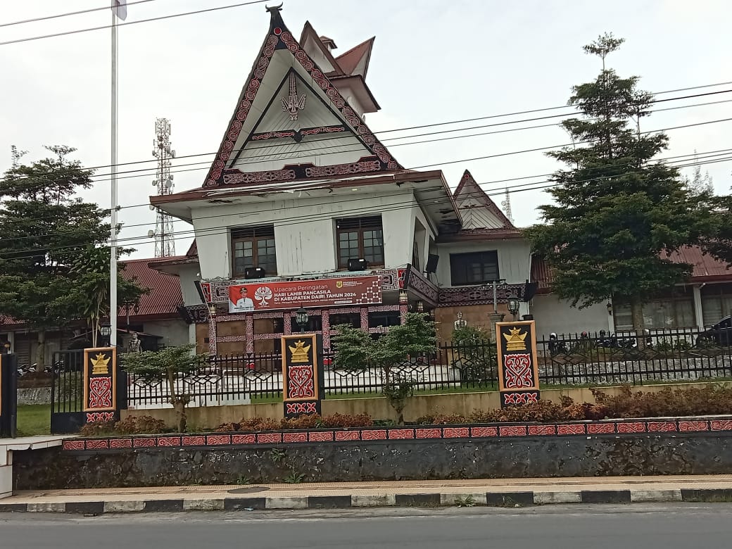 Kantor Bupati Dairi Jadi Mirip Kantor Kurir Online - DAIRIPERS